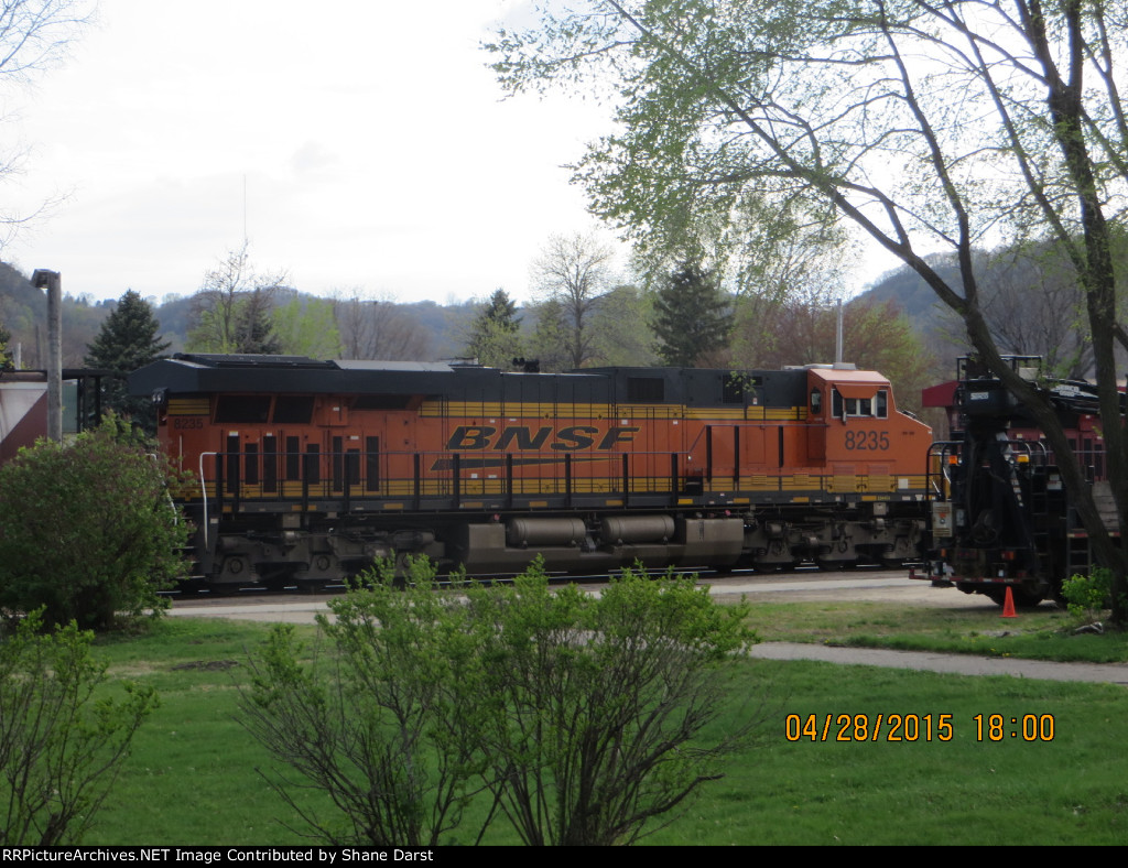 BNSF 8235